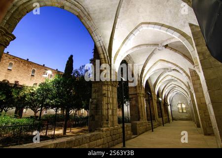Santa Creu Hospital. Catalonia National Library. XIIIth to XVth ...