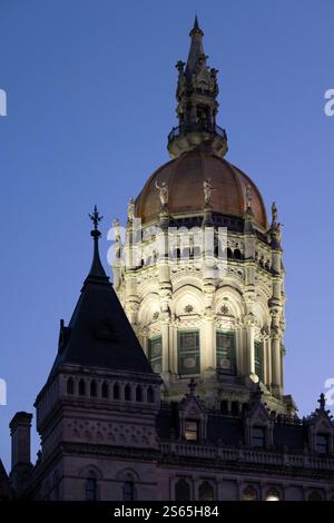 State Capitol dome at night, Connecticut State Capitol, Hartford ...
