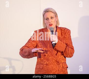 CELEBRITY BEAR HUNT, presenter Bear Grylls, (Season 1, aired Feb. 5 ...