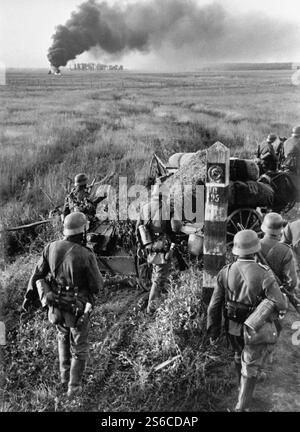 German troops crossing the Soviet border during Operation Barbarossa ...