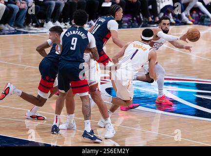 Phoenix Suns center Oso Ighodaro (4) dunks against the Portland Trail ...