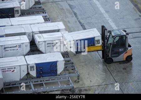 Duesseldorf Airport, Unit Load Devices, ULD, containers for baggage and ...