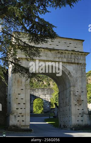 Arch of St Augustus, Arco di Augusto, Susa, Province of Piedmont, Italy ...