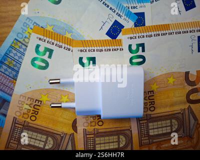 Stockbilder 12/2024 Ladestecker und Geld *** Stock photos 12 2024 ...