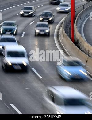 ++ THEMED PICTURE ++ Vehicles on the A23 motorway in Vienna, Austria ...