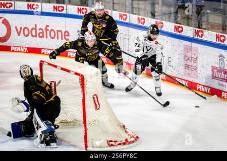 Owen Headrick (47, Nuernberg Ice Tigers, NIT) Matthew Wedman (67 ...