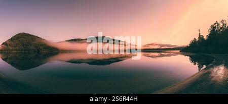 Morning golden hour on the south downs hills of Butts Brow near ...