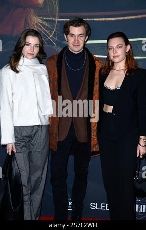 Carolin Garnier, Alessandro Schuster und Amelie Hennig bei der Premiere ...