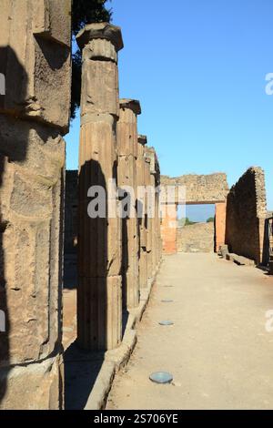 Pompeii, Roman House. Roman city frozen by the devastating eruption of ...
