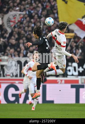 Zweikampf, Aktion Ameen Al-Dakhil VfB Stuttgart (02) gegen Joao Neves ...