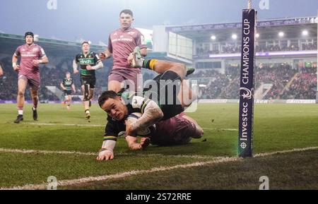 Northampton's Tom Seabrook scores their third try during the Investec ...