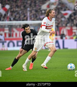 Merlin Roehl (SC Freiburg, #34) im Laufduell mit Jamal Musiala (FC ...