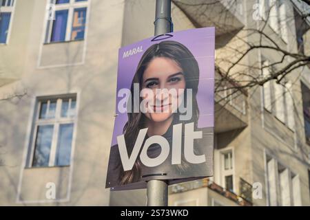 Maral Koohestanian (Volt), Wahlplakat zur Bundestagswahl 2025, 1. Februar 2025, Berlin / Maral ...