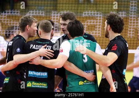 Hachinger Freude ueber einen Punktgewinn, He Volleyball Bundesliga 2024/25, TSV Haching Muenchen ...