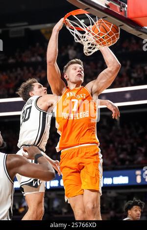 Tennessee forward Igor Milicic Jr. (7) reacts to a shot during the ...