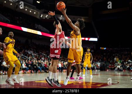 Southern California guard Wesley Yates III (6) shoots over Purdue ...