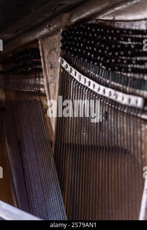 Old destroyed piano instrument close up Stock Photo - Alamy