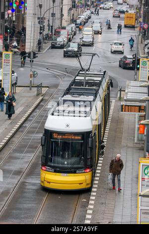 Straßenbahn der BVG auf der Friedrichstraße Linie M1 - Ziel Rosenthal ...