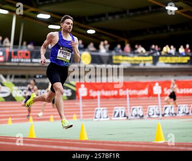 Marius Probst (TV Wattenscheid 01) geht mit gro?en Vorsprung in die letzte Runde beim 1500m ...