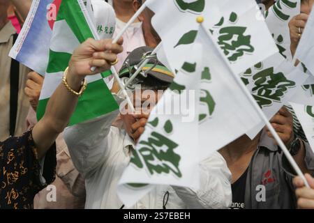 Supporters of the Democratic Progressive Party and pro-independent ...