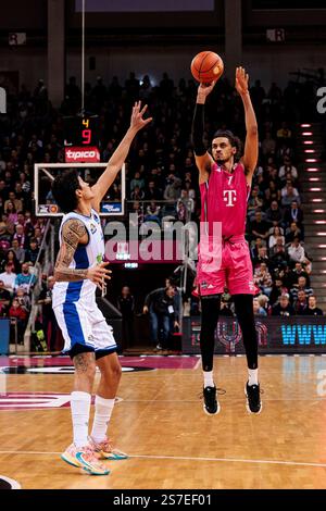 Kamaka Hepa (Frankfurt Skyliners #44) beim Warmup Spiel der easycredit ...