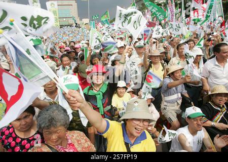 Supporters of the Democratic Progressive Party and pro-independent ...