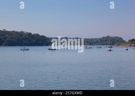 Towards Grebe beach, on the Helford River, on a sunny day | Durgan ...