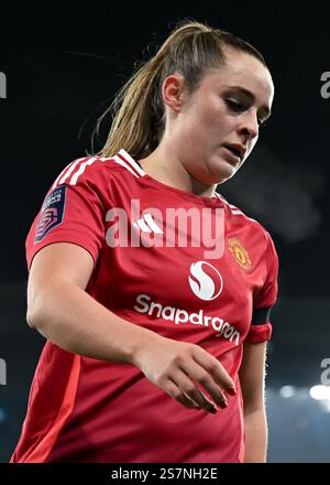 Ella Toone of Manchester United Women warms up prior to the Barclays ...