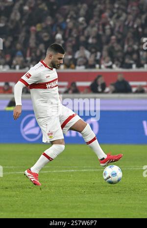 Deniz Undav (VfB Stuttgart), action, duels versus Anel Ahmedhodzic ...