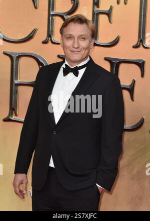 Oliver Masucci attends 'Fantastic Beasts: The Secrets of Dumbledore ...