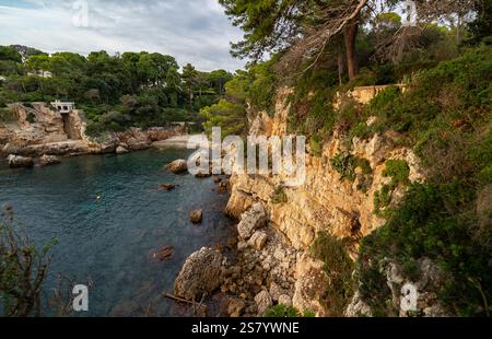 Bay of Antibes Billionaires in the south of France on Cap d'Antibes ...