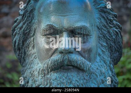 Garten, Karl Marx, Büste von Fritz Cremer, Bronze 1953, Museum Karl ...
