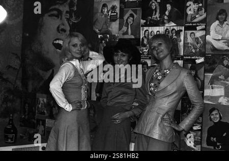 Die deutschen Fernsehballetttänzerinnen Susanne, Regina, Karin (Susanne ...
