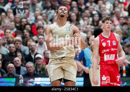 Wuerzburg, Deutschland. 20th Jan, 2025. Im Bild: v.li. Hannes Steinbach ...