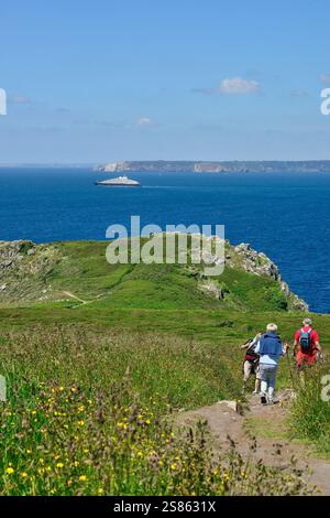 A hiker on the hiking trail, GR34 coastal path, Bay Morgat Crozon ...