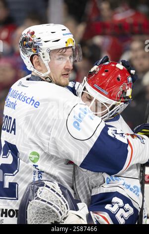 Zach Osburn (Iserlohn Roosters, #2) Andreas Andy Jenike (Iserlohn ...