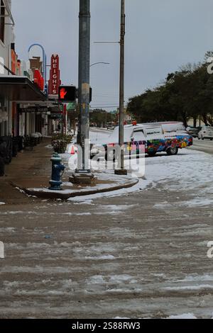 Houston, Texas, USA - January 21 2025: Snow in Houston Heights ...