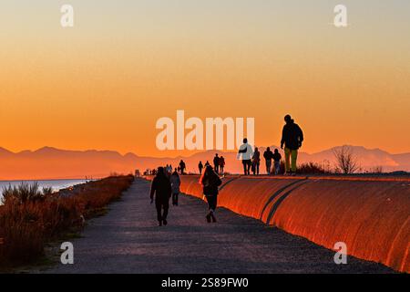 Sunset stroll, Iona Jetty, Iona Beach Regional Park, Richmond, British ...