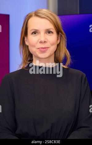 Helene Bubrowski in der ARD-Talkshow maischberger im Studio Berlin ...