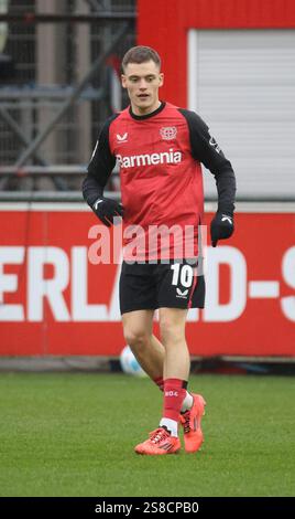 Florian Wirtz (Bayer 04 Leverkusen, #10) 15.02.2025, Bayer Leverkusen - FC Bayern München ...
