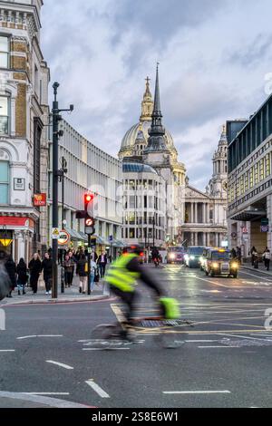 London, UK: vehicles in Ludgate Hill and St Paul's Cathedral Stock ...