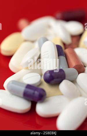 Vitamin pills scattered on purple lilac background, abstract shot Stock ...