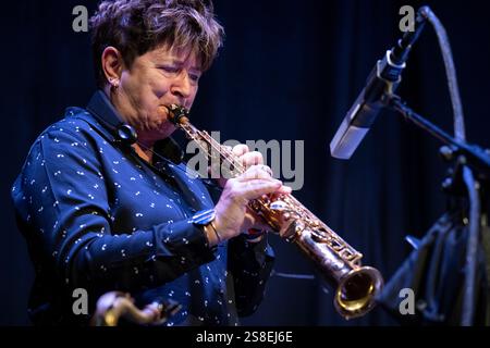 Diane McLoughlin plays soprano sax with Alison Rayner Quintet live ...