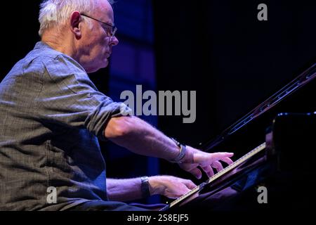 Steve Lodder Plays piano with Alison Rayner Quintet live, Scarborough ...