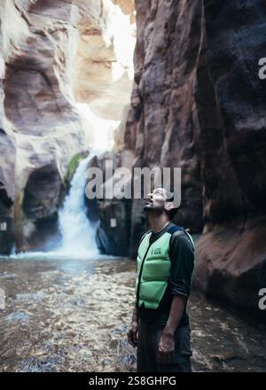 Tourist on a hike on the famous Wadi Mujib Siq Trail in Jordan Stock ...