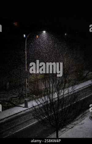 Snowfall Illuminated by Streetlight on a Quiet Night Stock Photo - Alamy