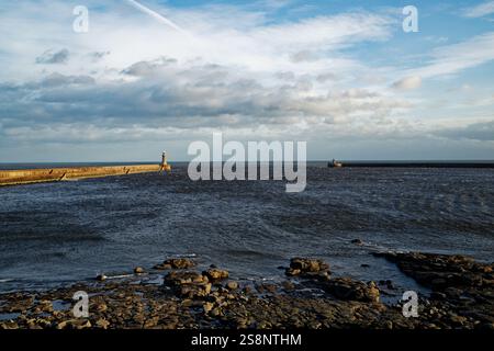The mouth of the River Tyne, Tynemouth, Newcastle, England Stock Photo ...