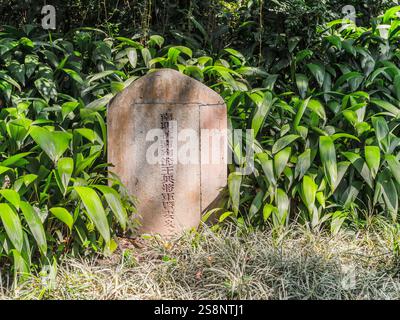 The tomb of the Shaowu Emperor and his ministers in Yuexiu Park ...