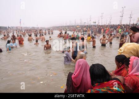 Pilgrims bathing in the Ganges at the Triveni Sangam on the auspicious ...