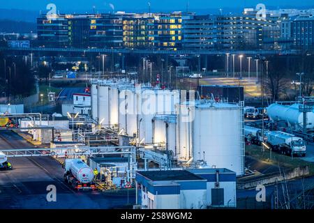 Tanklager am Flughafen Düsseldorf, Kerosin Tanks, Flugsprit, NRW ...